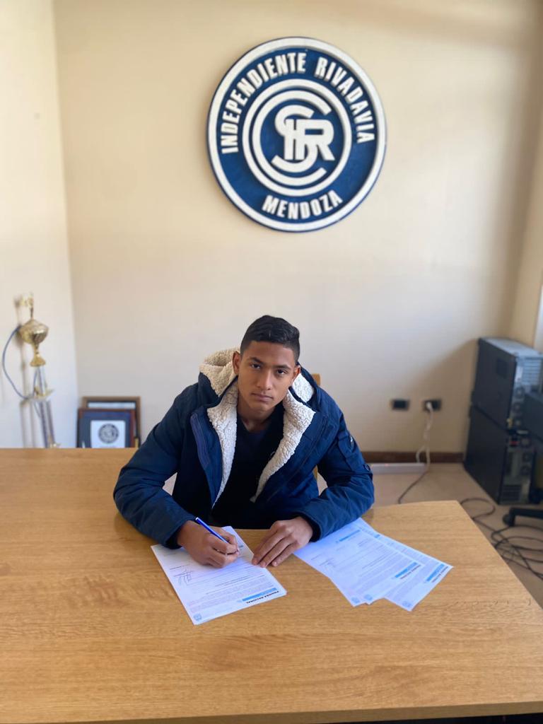 Carlos Ríos, un joven futbolista vallenato que con su talento busca la ...