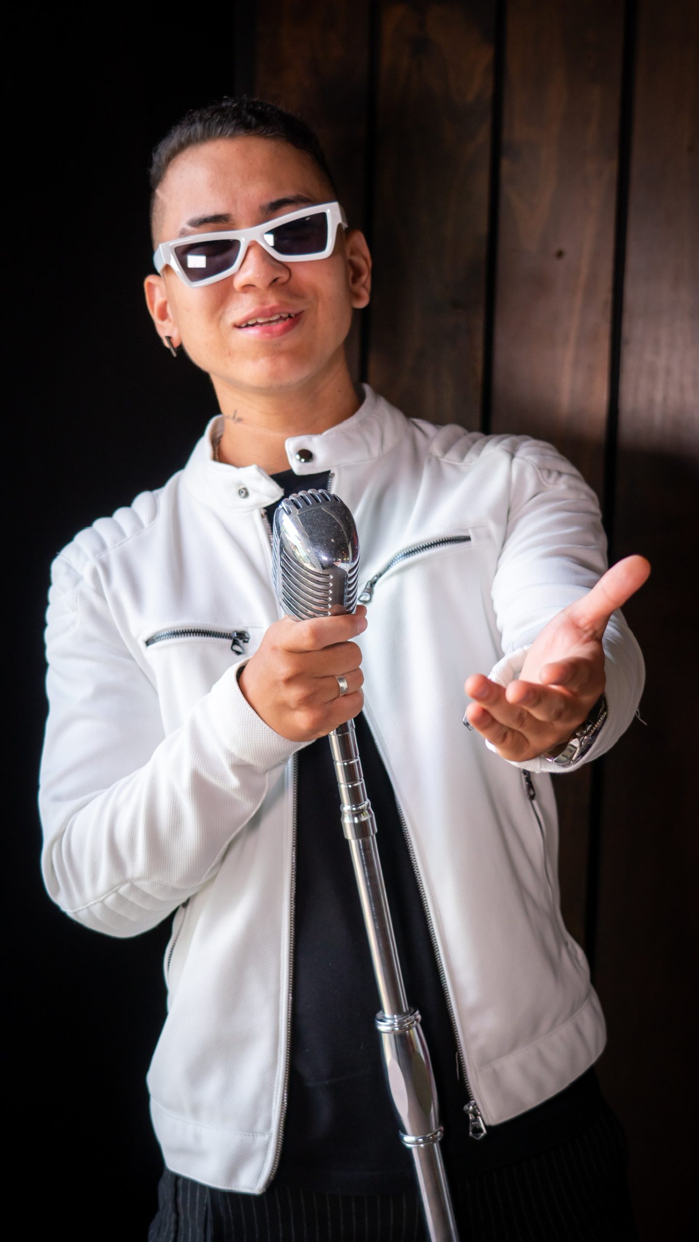 Mario Arévalo presenta la canción y el video ‘Mi prisión’ | Semanario ...