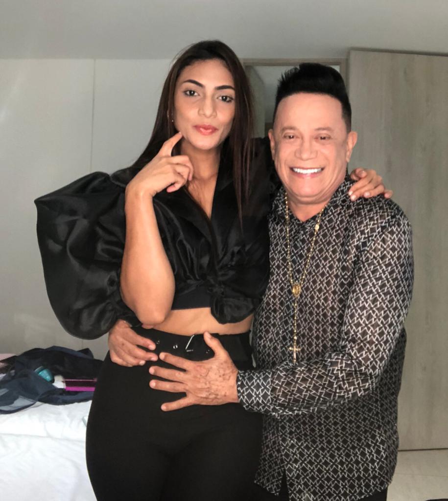 Así conoció Roberto Calderón a su joven esposa | Semanario La Calle